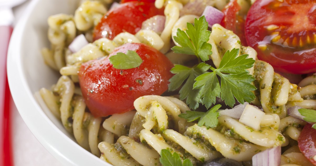Ricetta Pasta Fredda con Pomodorini, Pesto e Olive - Il Club delle Ricette