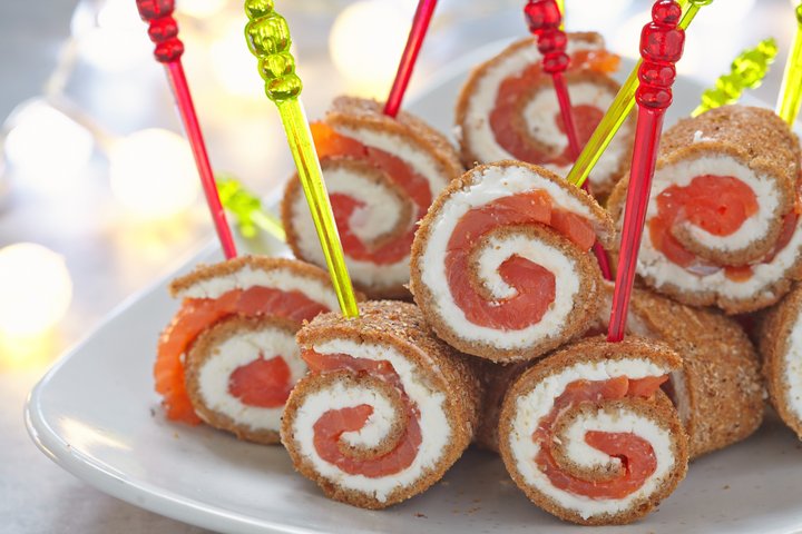 Ricetta Rotolini di Crepes con Philadelphia e Salmone - Il Club delle ...