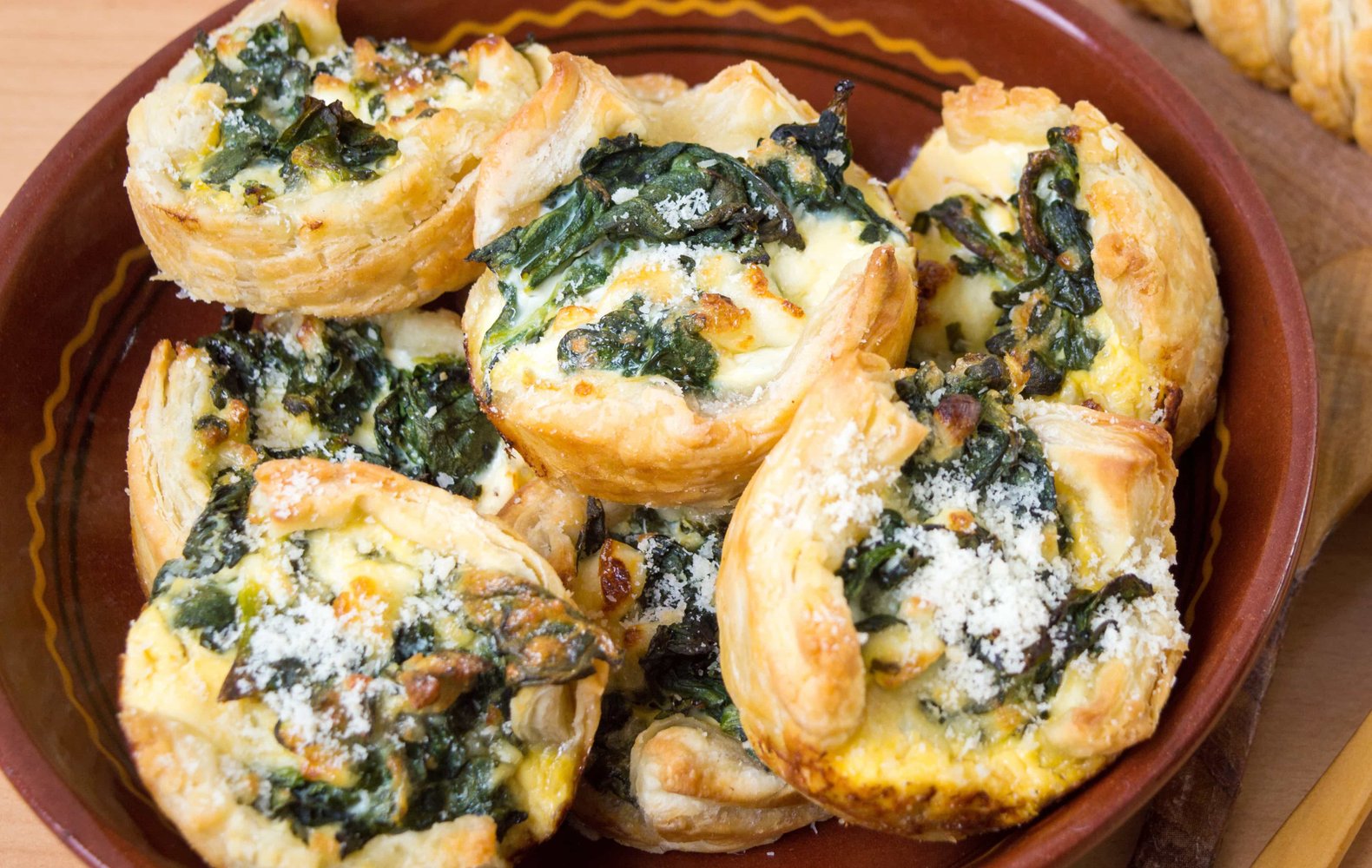 Ricetta Cestini di Pasta Sfoglia Ricotta e Spinaci - Il Club delle Ricette