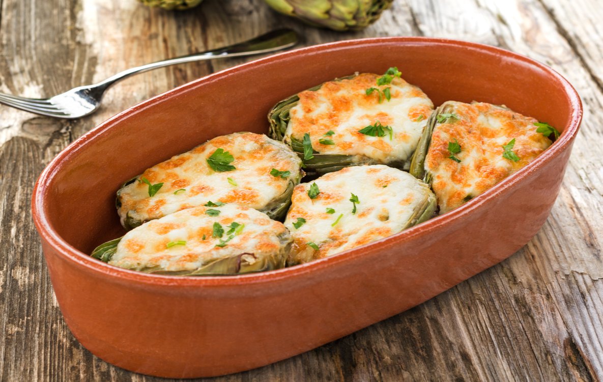 Ricetta Carciofi al Forno Ripieni di Formaggio - Il Club delle Ricette Ricetta Carciofi al Forno Ripieni di Formaggio - Il Club delle Ricette