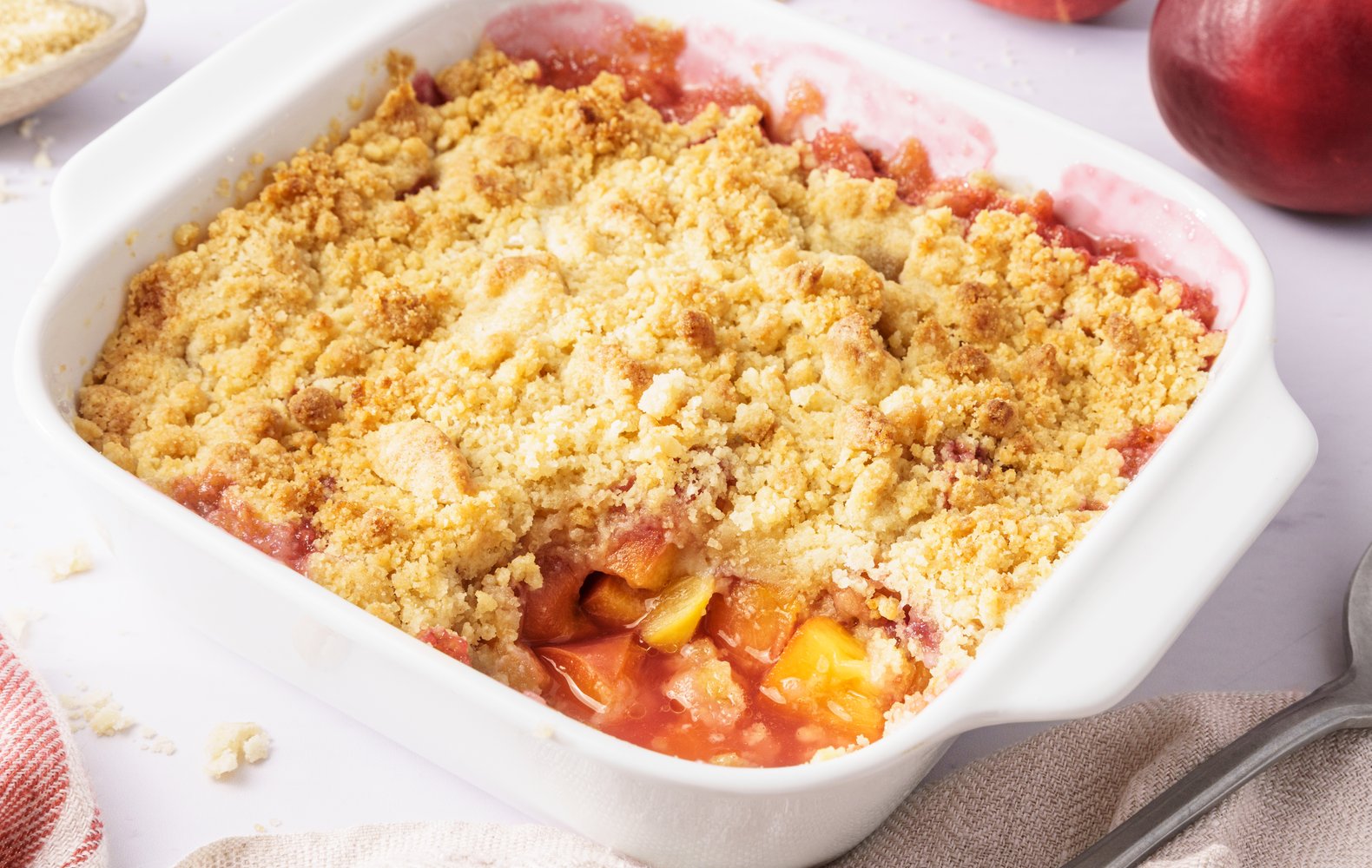 Ricetta Crumble di Pesche - Il Club delle Ricette