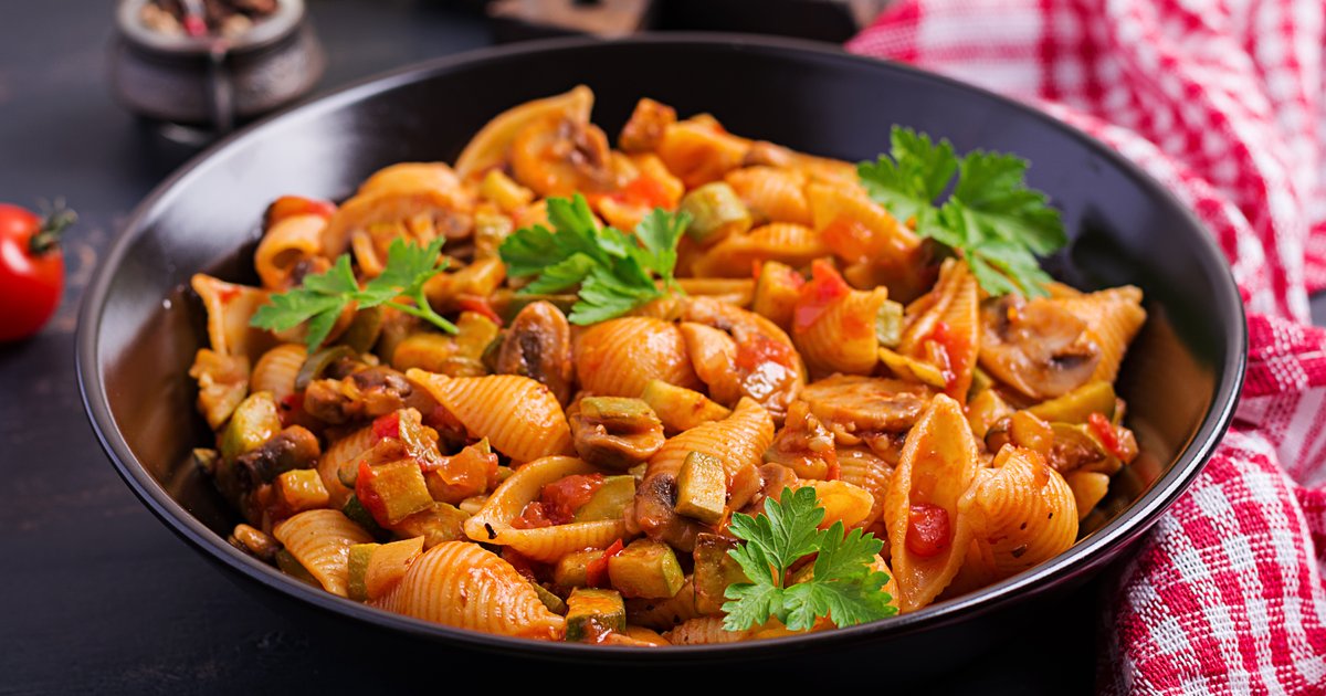 Ricetta Conchiglie con Pomodoro, Funghi e Zucchine - Il Club delle Ricette