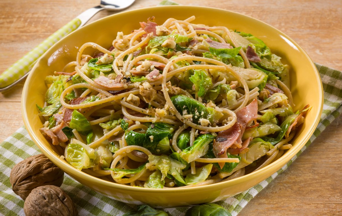 Ricetta Spaghetti con Cavoletti di Bruxelles e Guanciale - Il Club ...