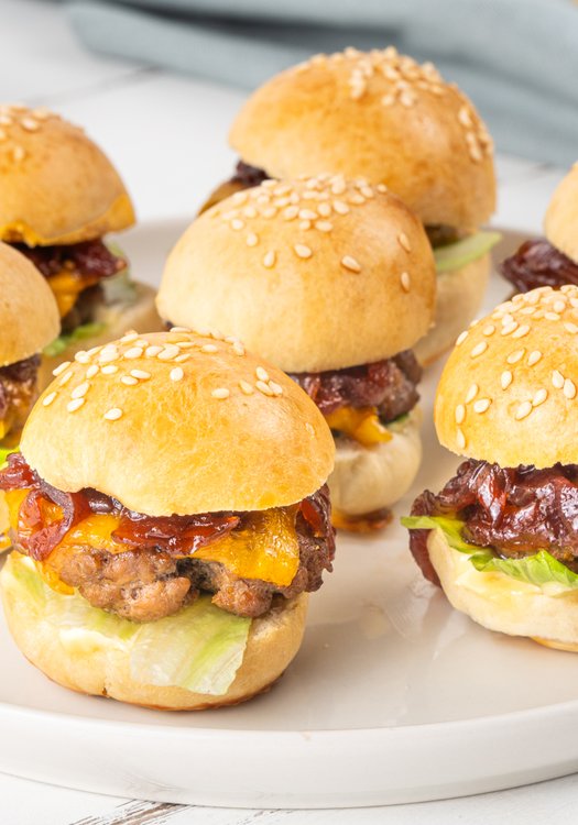 Ricetta Mini Hamburger con Cipolle Caramellate - Il Club delle Ricette