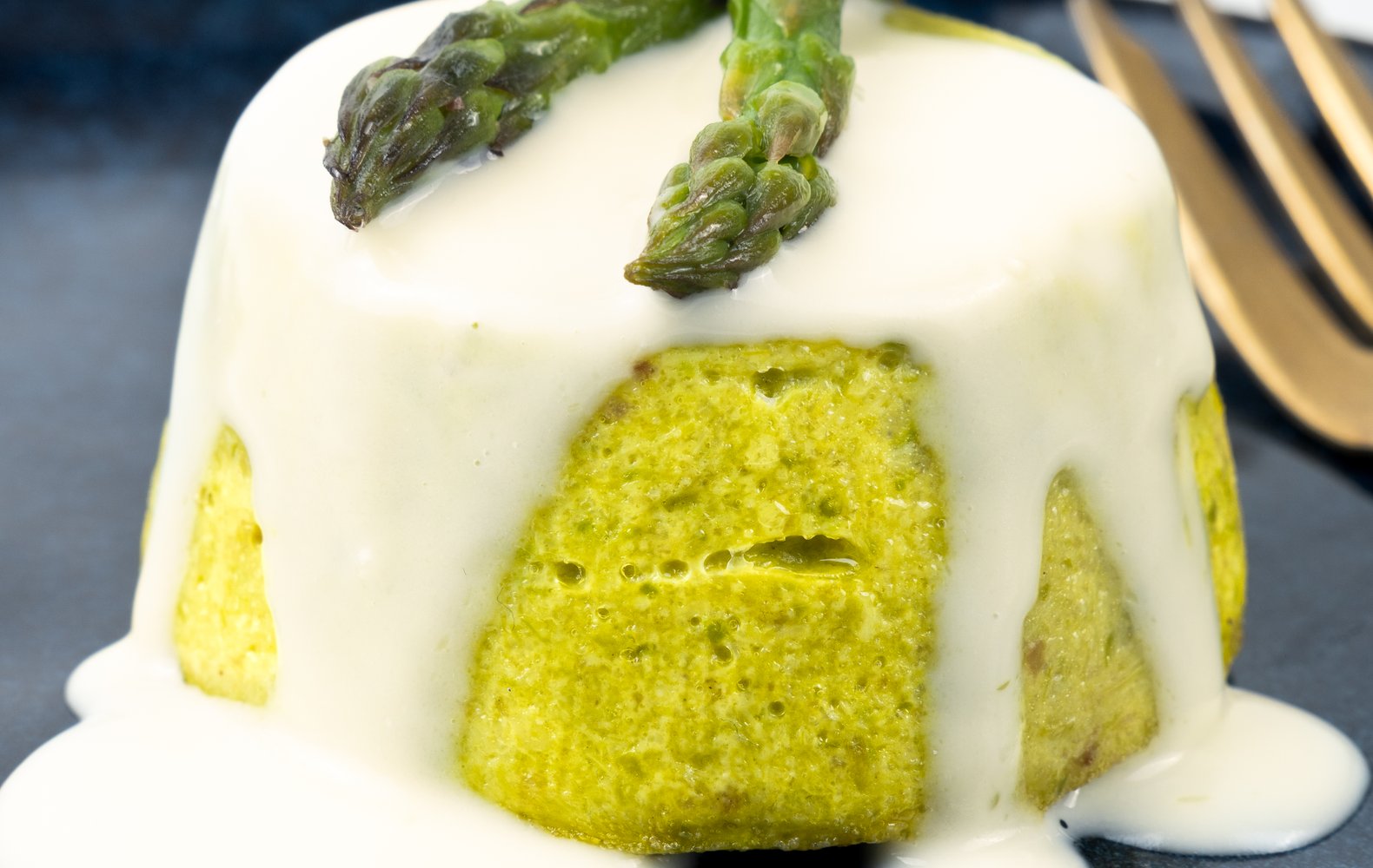 Flan di Asparagi con Fonduta di Parmigiano - Il Club delle Ricette